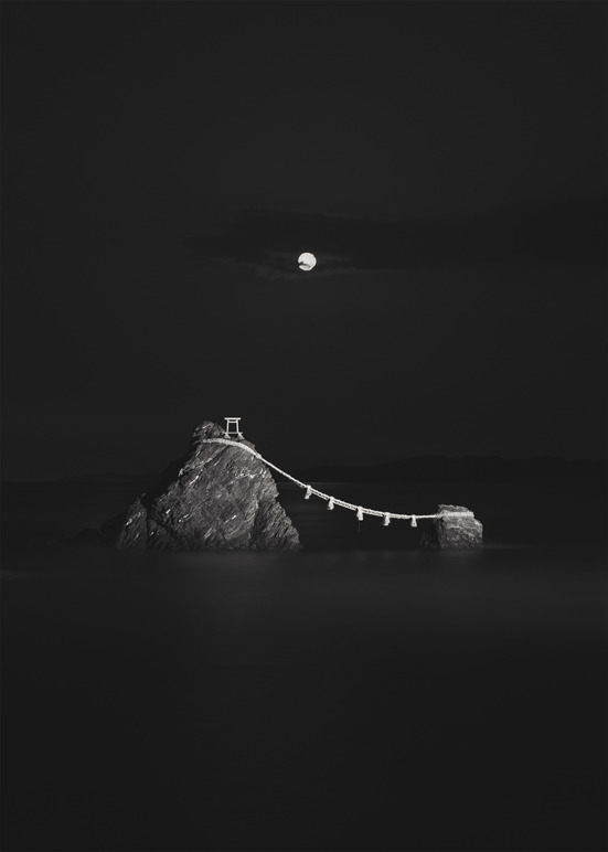[PHOTO] A photo exhibition featuring black-and-white photographs by ...