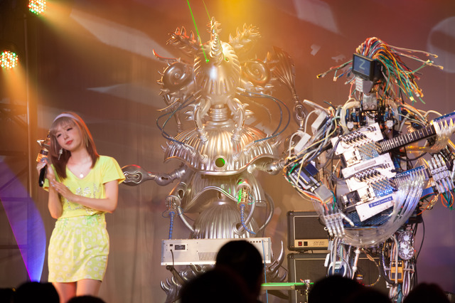 Digital x Kawaii Culture Collaboration! AMOYAMO Performs Live with a ...