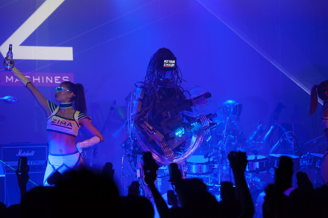 Digital x Kawaii Culture Collaboration! AMOYAMO Performs Live with a ...