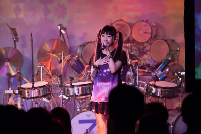 Digital x Kawaii Culture Collaboration! AMOYAMO Performs Live with a ...