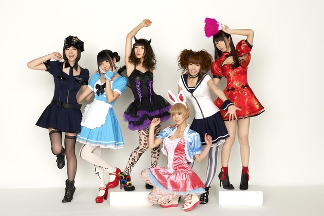 100 Sensual and Cute Cosplays of Dempagumi.inc! Yuji Susaki Photobook ...