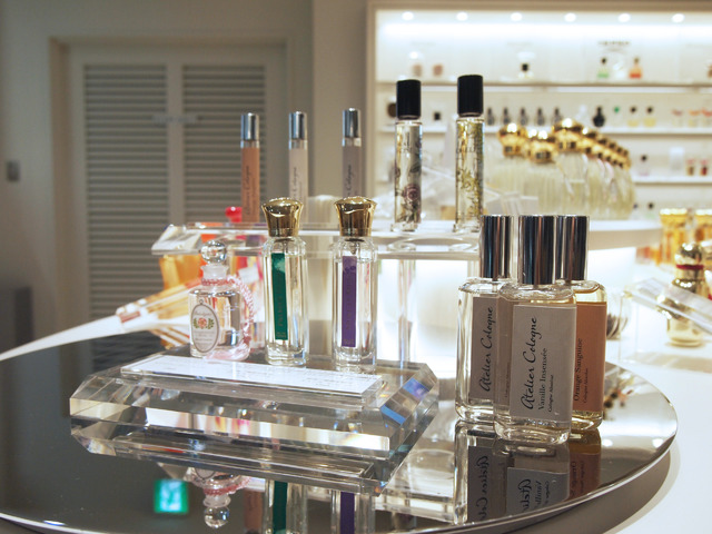 Ginza Mitsukoshi's fragrance section has been revamped, focusing on ...