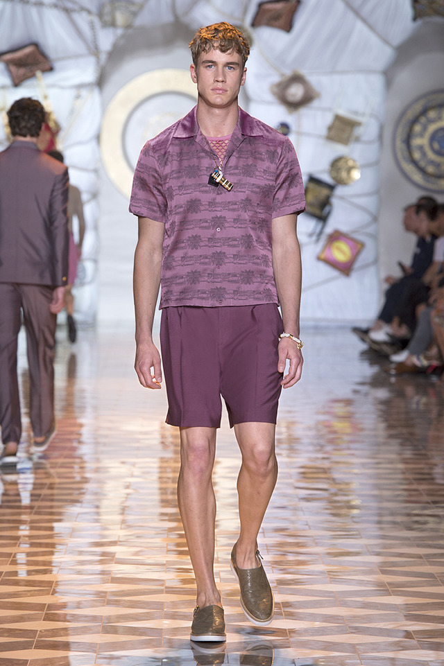 Versace-style on the streets of Havana, Cuba [SS15 Men's] | PHOTO(6/49 ...