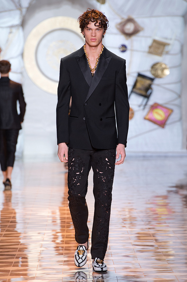 Versace-style on the streets of Havana, Cuba [SS15 Men's] | PHOTO(47/49 ...