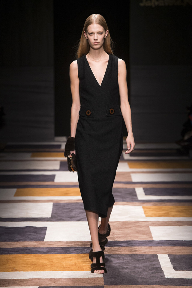 Ferragamo's swaying straight lines [2015-16 Fall/Winter Women's ...