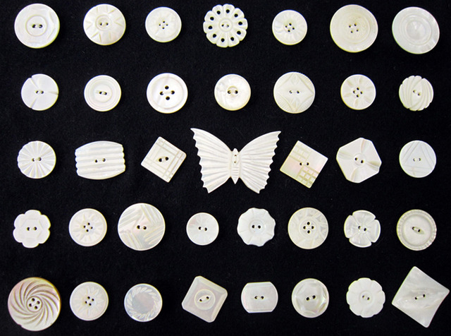 Buttons are small works of art. Exhibition of Western antique button ...