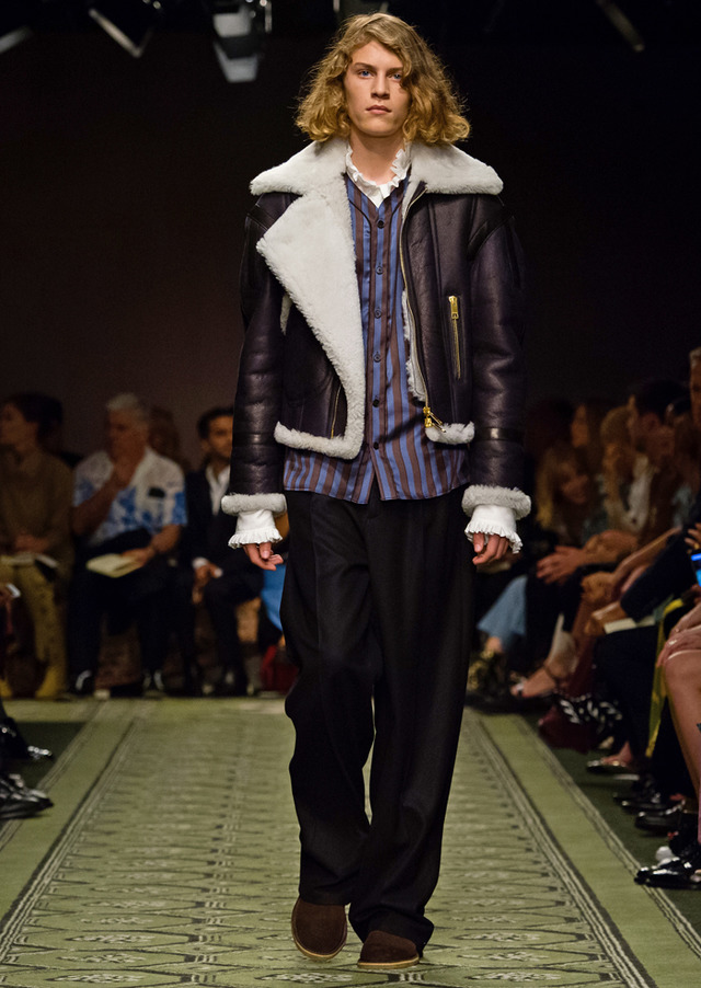 Burberry unveils its September 2016 collection! Sales begin immediately ...
