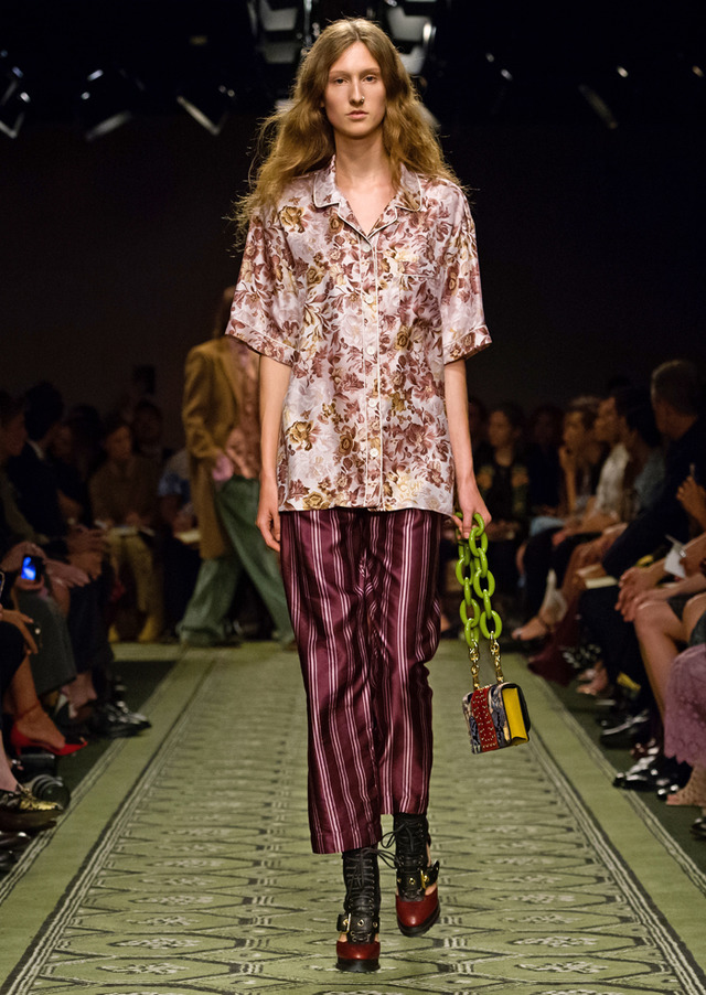 Burberry unveils its September 2016 collection! Sales begin immediately ...