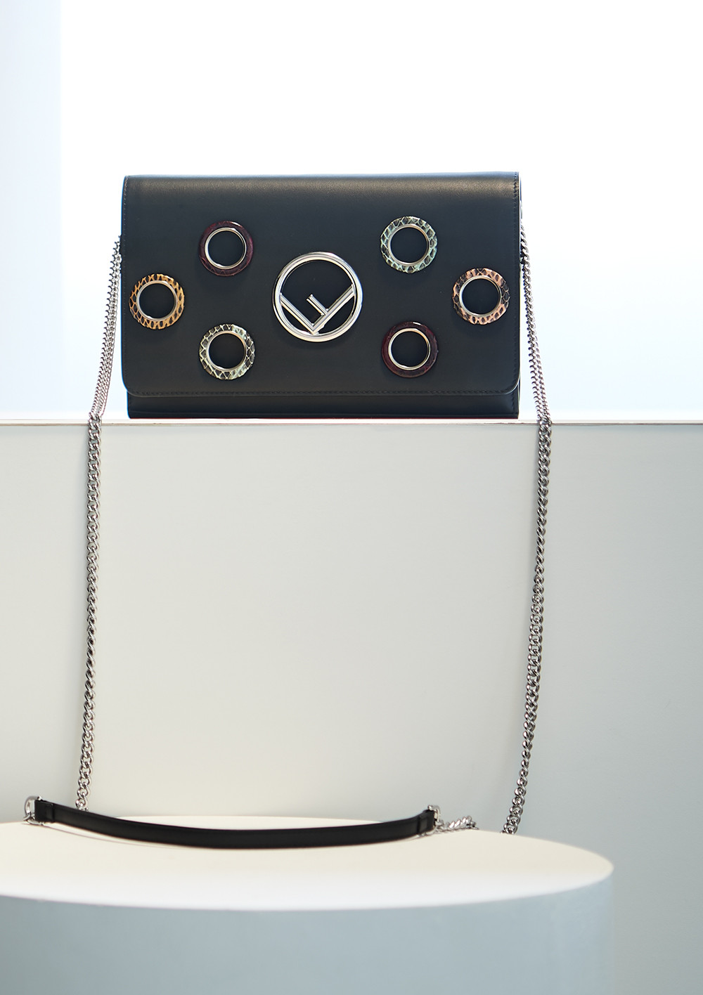 A smart bag is a lady's best friend! A must-have compact mini shoulder ...