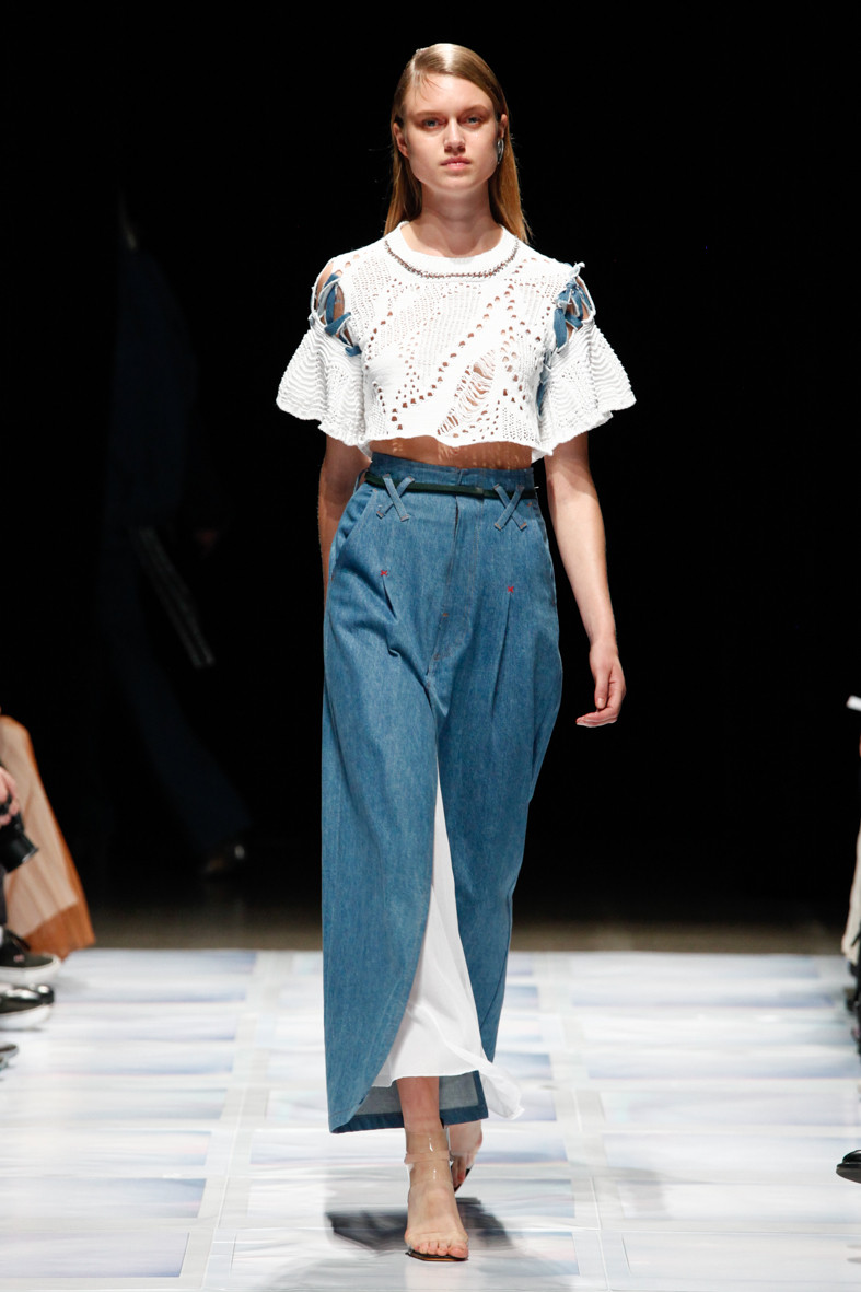 Mari Odaka's malamute showcases threads of memory in her first show ...