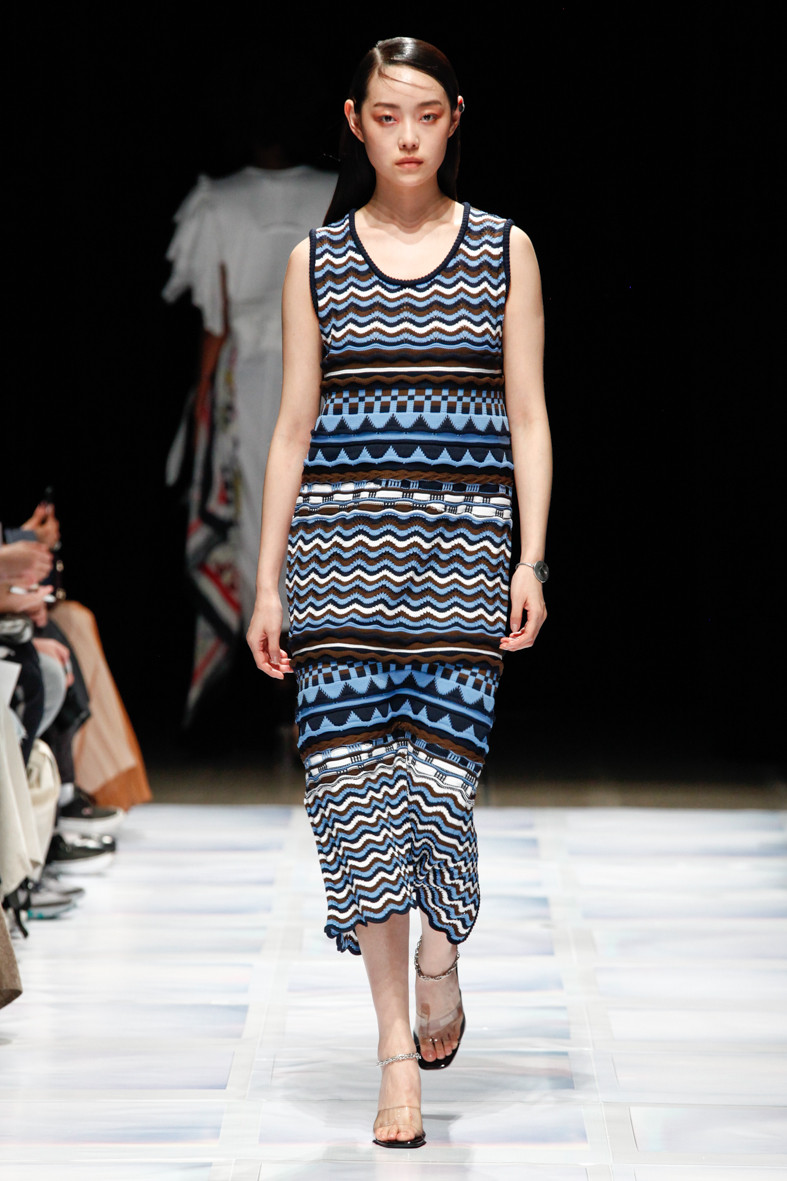 Mari Odaka's malamute showcases threads of memory in her first show ...