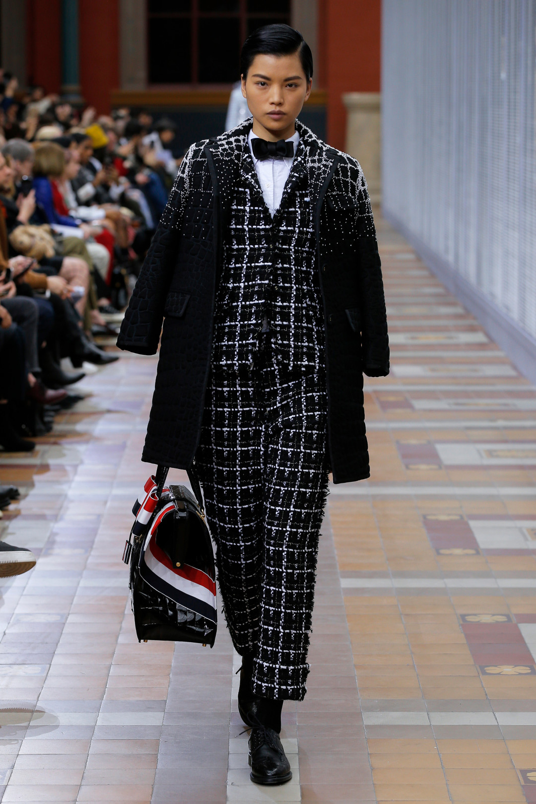 Thom Browne, all models dressed as men [2019-20 Fall/Winter Women's ...