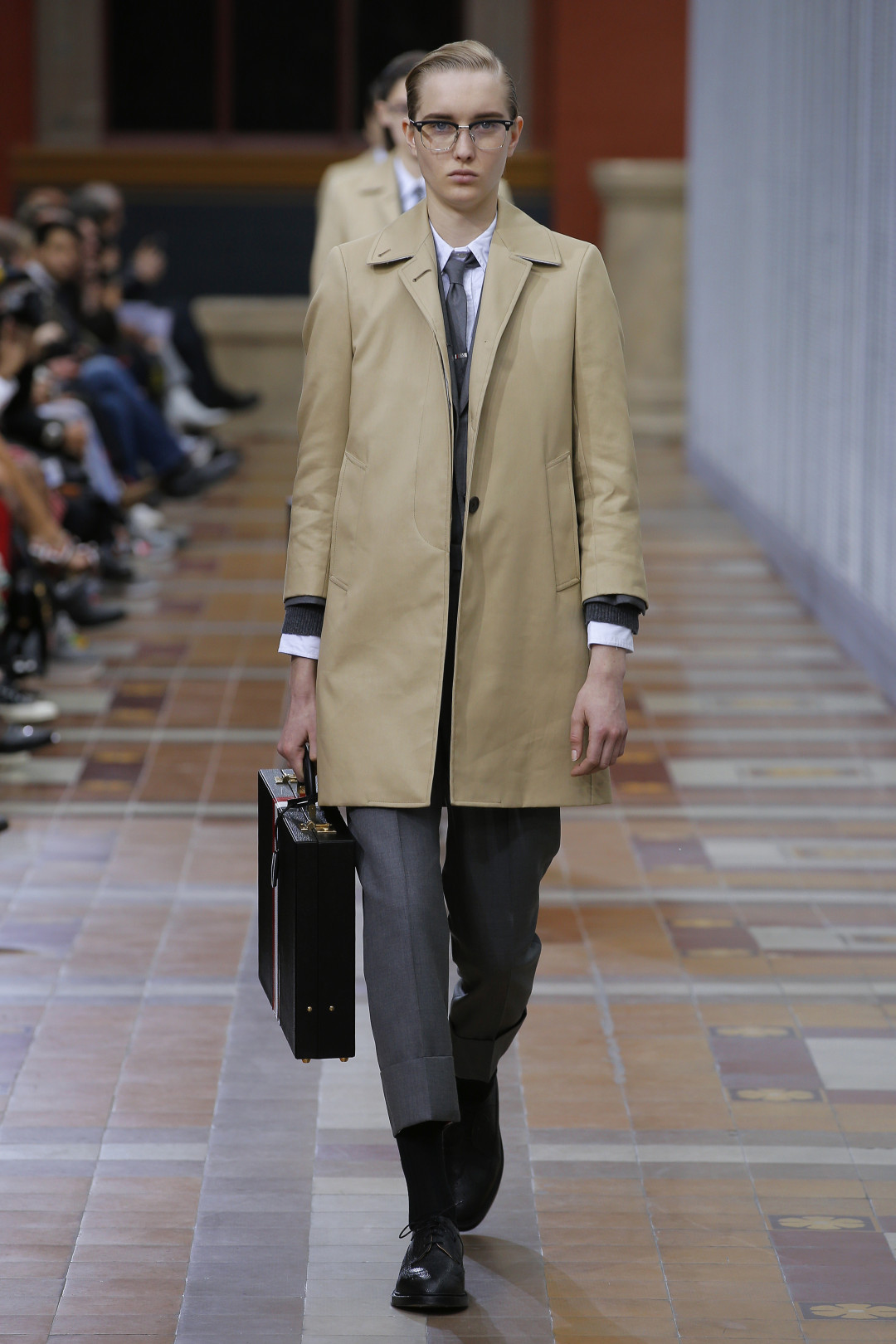 Thom Browne, all models dressed as men [2019-20 Fall/Winter Women's ...