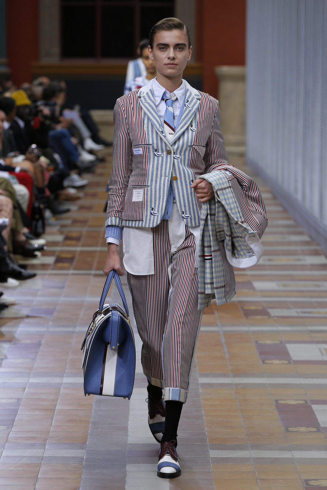 Thom Browne, all models dressed as men [2019-20 Fall/Winter Women's ...