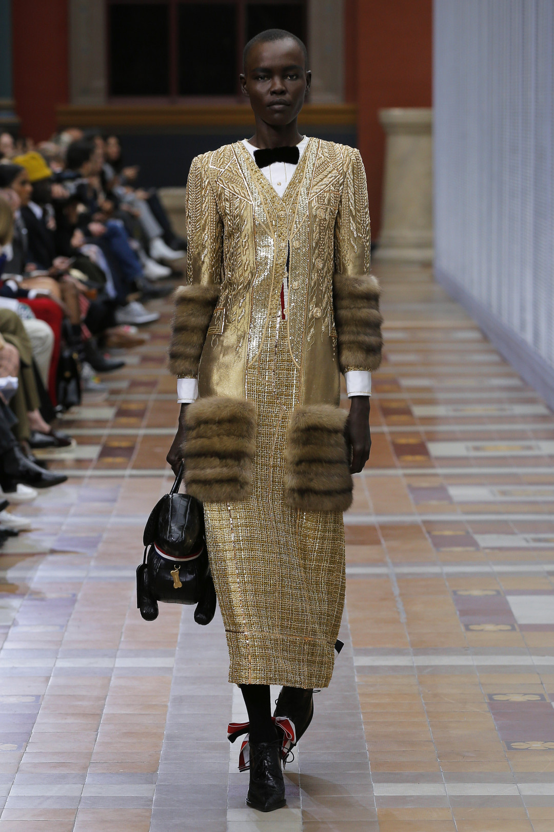 Thom Browne, all models dressed as men [2019-20 Fall/Winter Women's ...