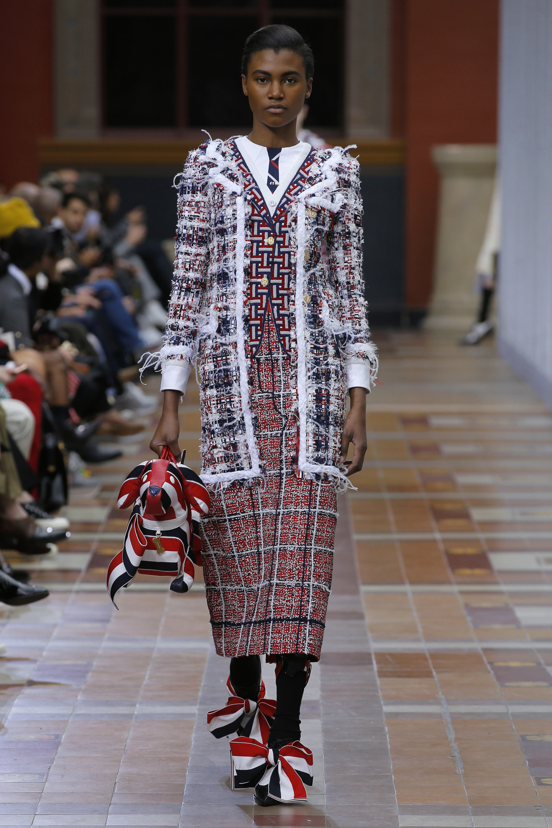 Thom Browne, all models dressed as men [2019-20 Fall/Winter Women's ...