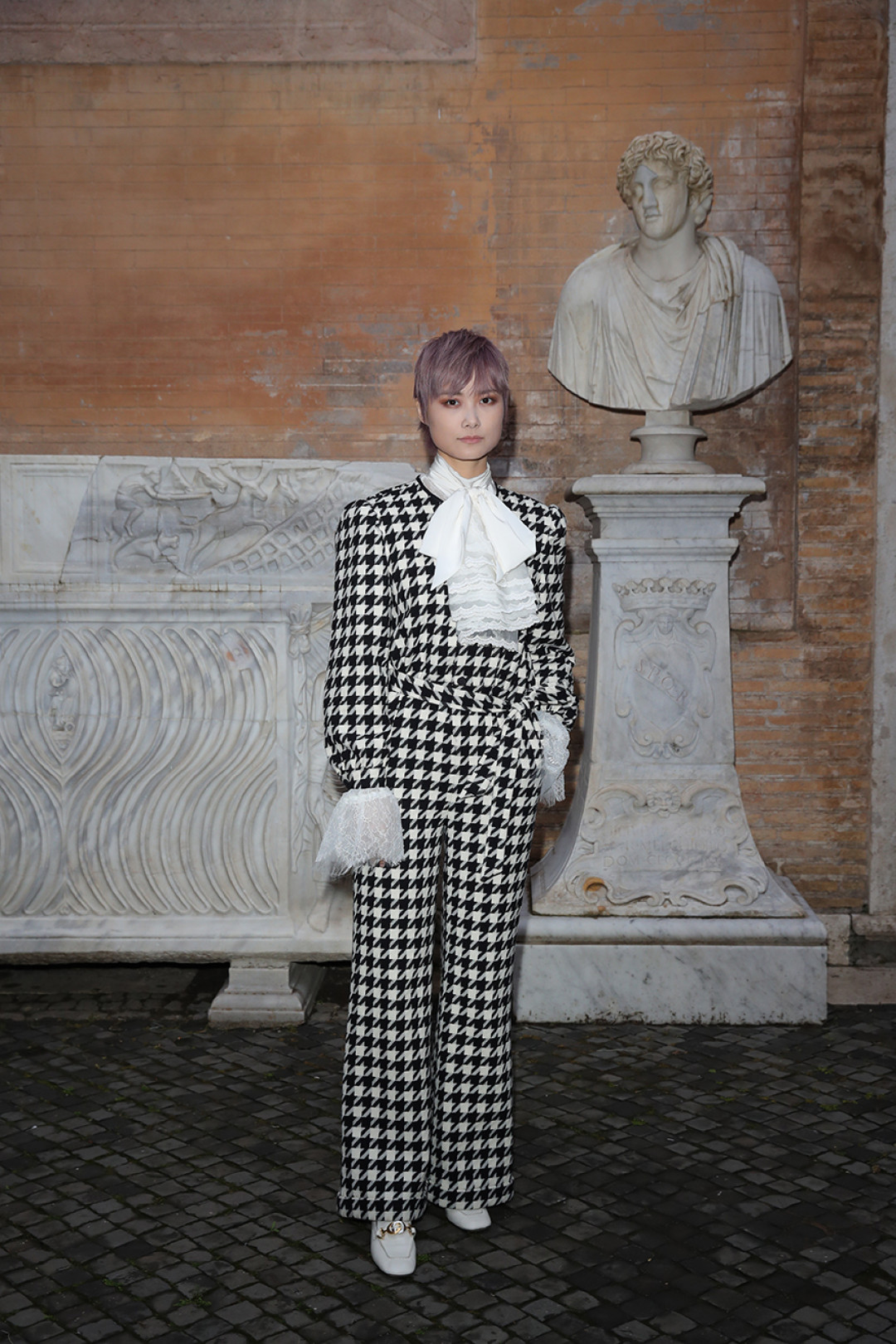 [LOOK] Set in Rome: Gucci Cruise 2020 Collection | PHOTO(105/138 ...